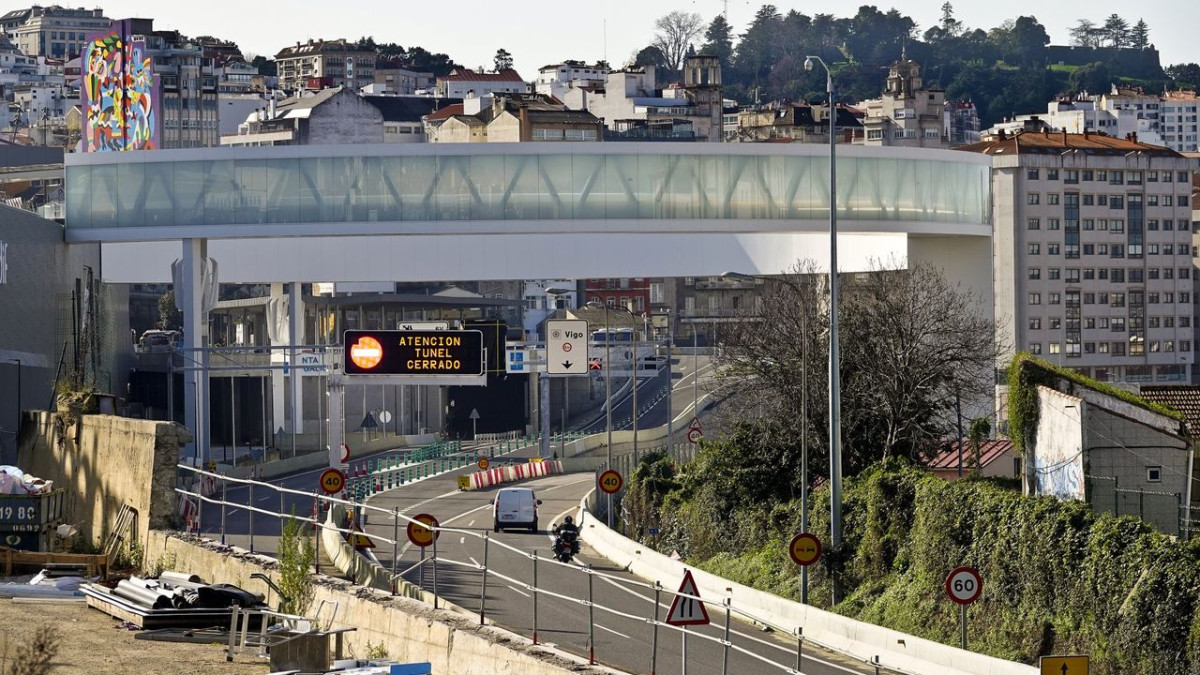 El nuevo icono de Vigo: el ascensor Halo, 50 metros de luces